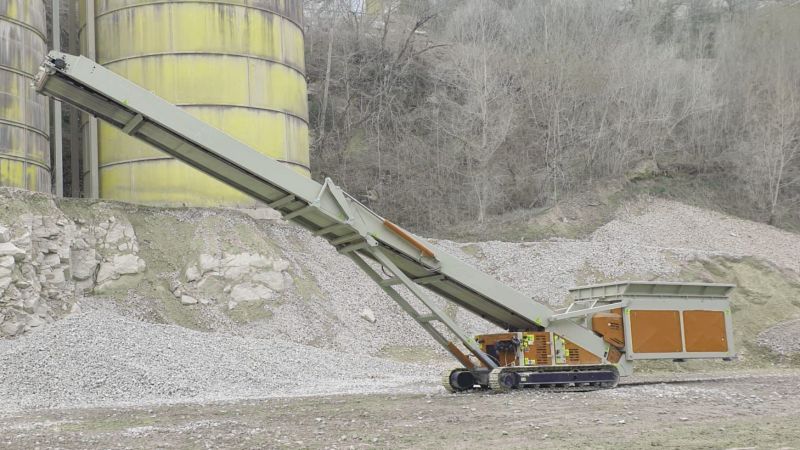 Mobile Hopper Feeder With Conveyor Belt - SKE Industries