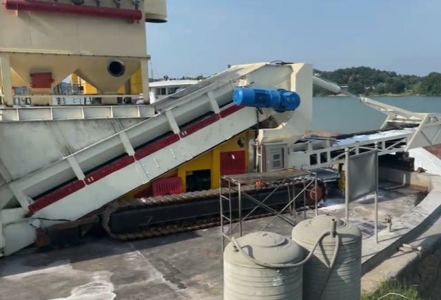 Truck Unloader | Tracked Bulk Reception Feeder | SKE Industries