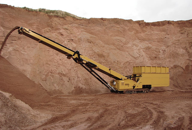 KTB HF Series Tracked Mobile Hopper Feeder | SKE Industries