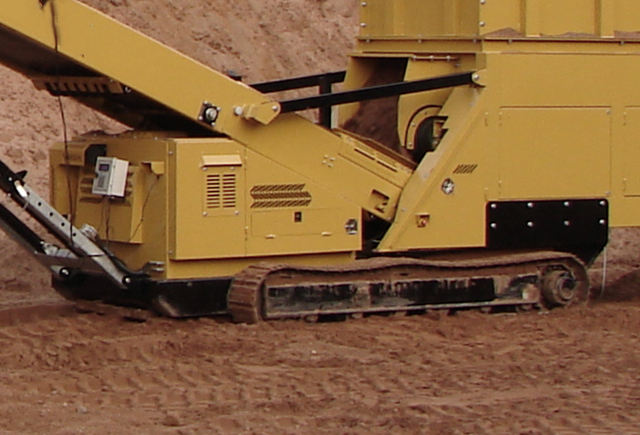 KTF Tracked Hopper Feeder - SKE Industries