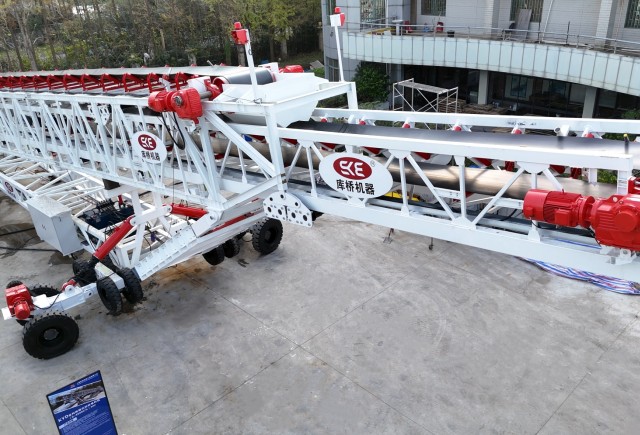 Stacker Conveyor: Tracked & Radial Stacker, Telestacker | SKE Industries