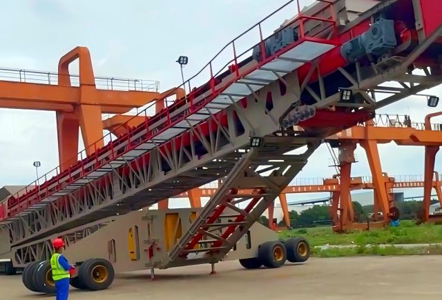 Radial Telescopic Shiploader - SKE Industries